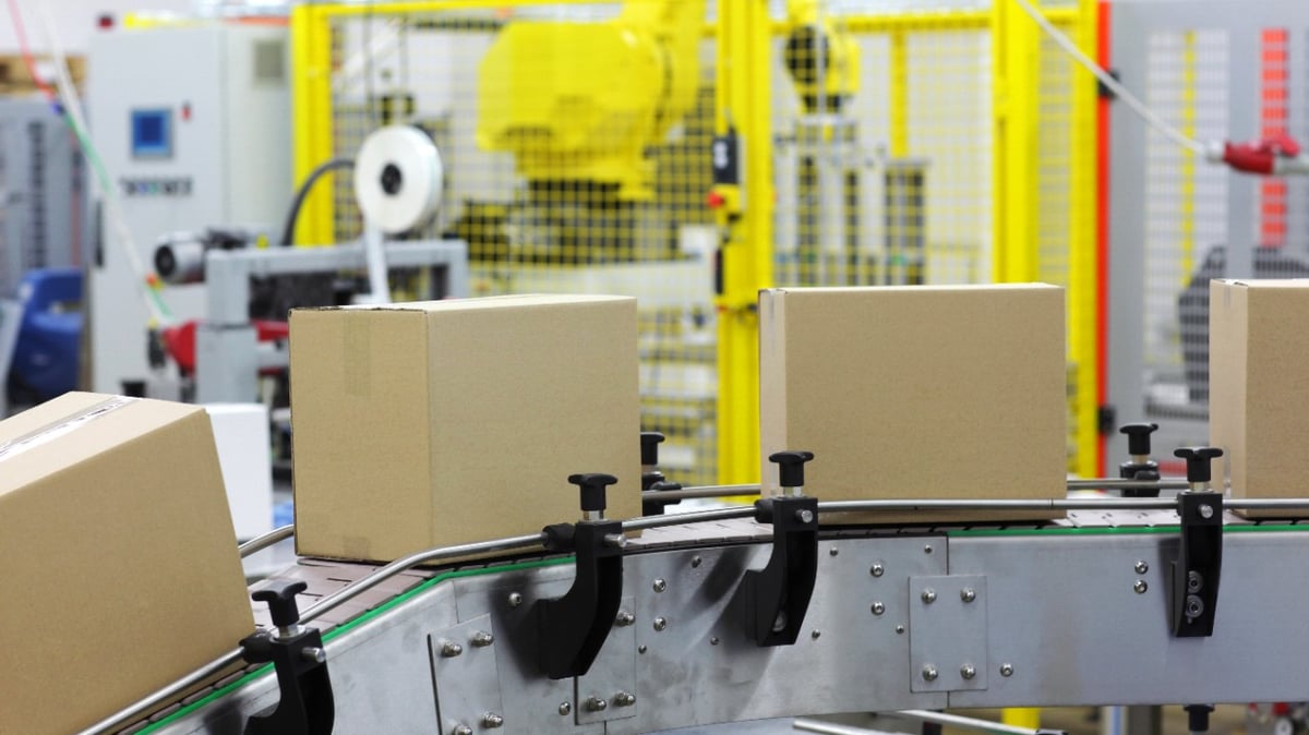 ¿Por qué comprar una precintadora de cajas para tu negocio?